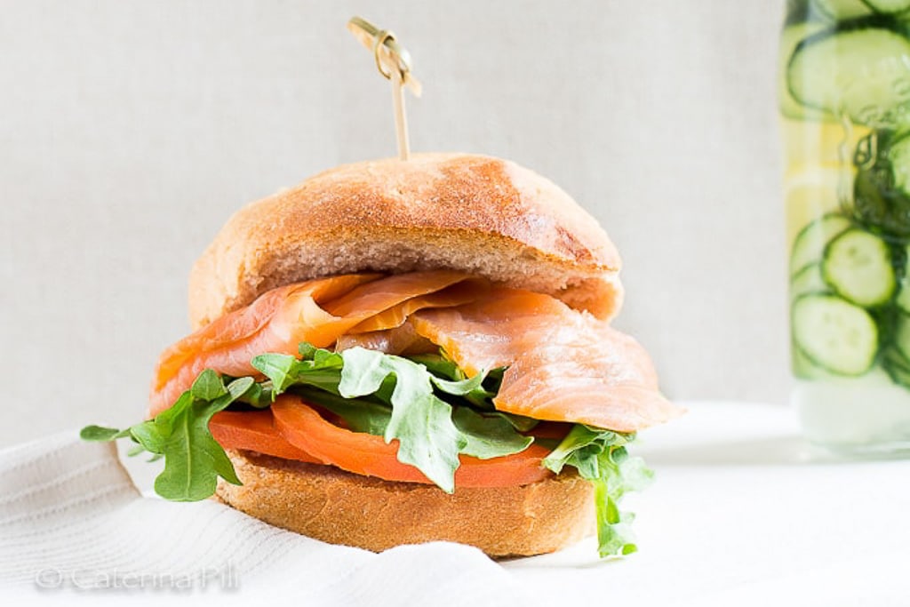 Panino con salmone affumicato e rucola - Semplicemente Light